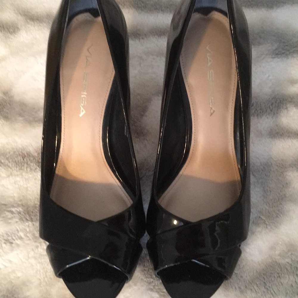 Via Spiga Black Patent Peep Toe Pumps - Gem